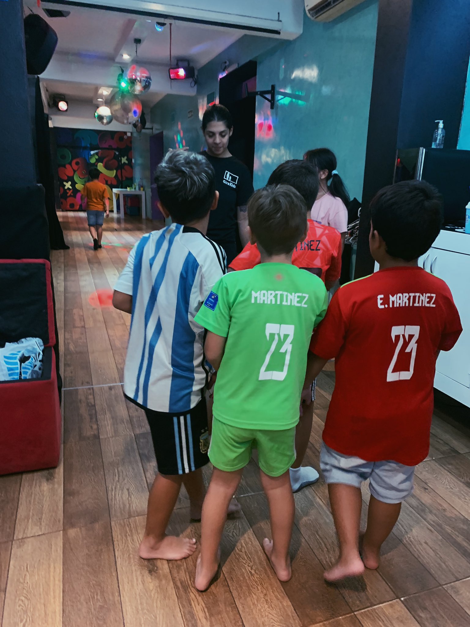 ffd ⭐️⭐️⭐️ on Twitter: "vine a un cumpleañito y hay CUATRO dibus 🥹 https://t.co/tikq6tAnZU ...