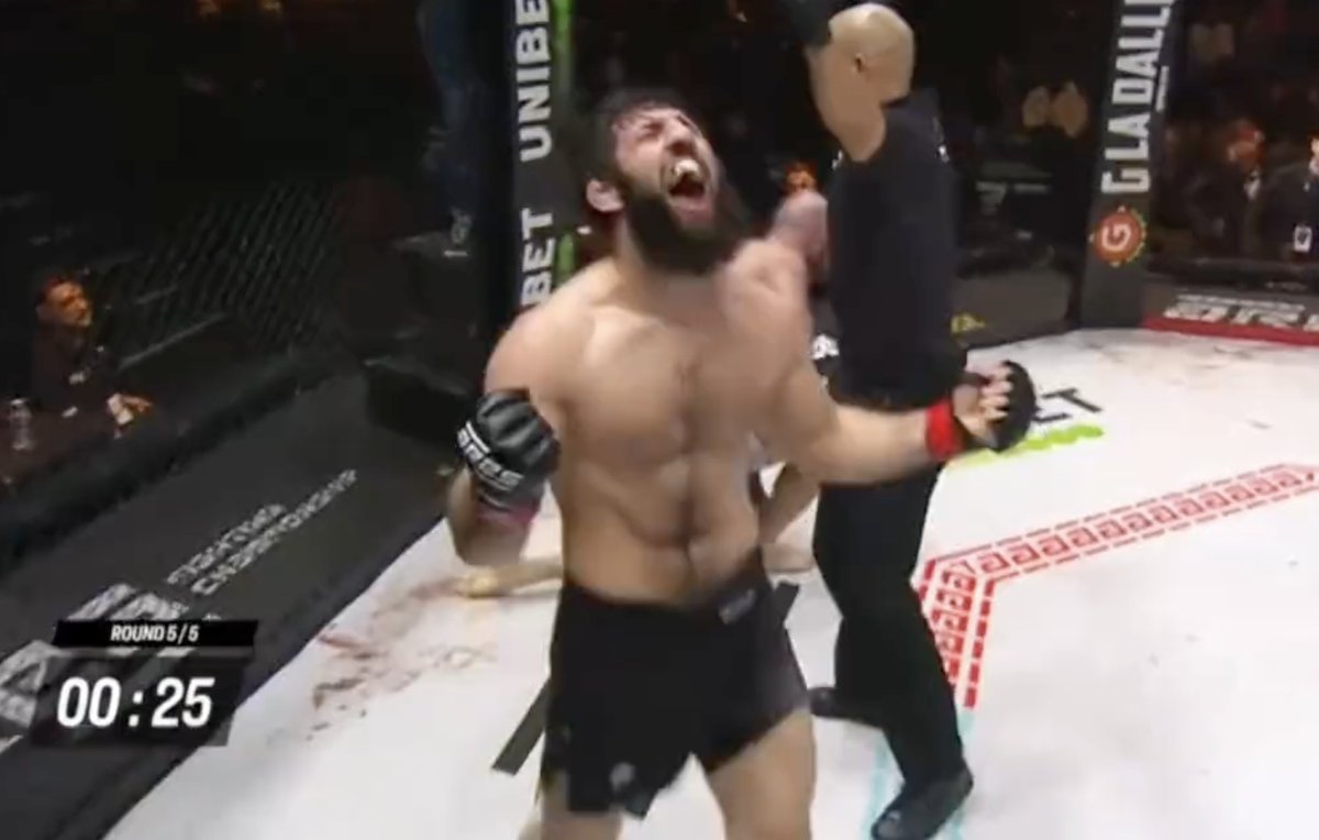MMAFighting.com on Twitter: "Video: ‘Lazy King’ Abdoul Abdouraguimov pulls off stunning comeback ...