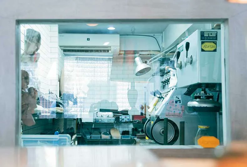 GINZA on Twitter: "おしゃれとまっすぐに向き合うあの人にとっての定番な場所とは？ 【靴への偏愛を受け止めてくれる大切な場所。デザイナー根本 晶さんのスタンダード・プレイス ...