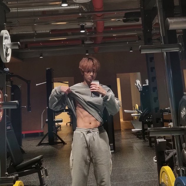 Ana On Twitter The Underboob Goes Crazy
