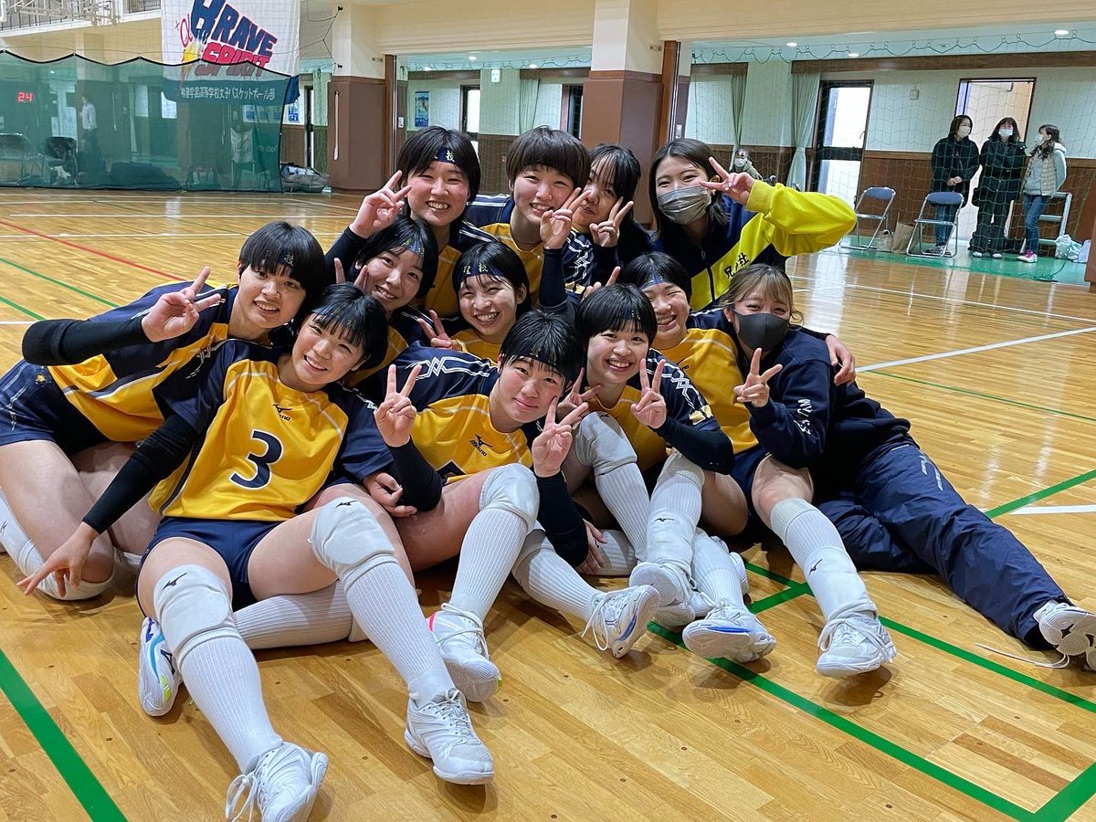 カンテレ★バレーボール On Twitter 無念の春高欠場となった近江兄弟社。今日、母校の体育館に全員が揃って、最後の紅白戦を行いました
