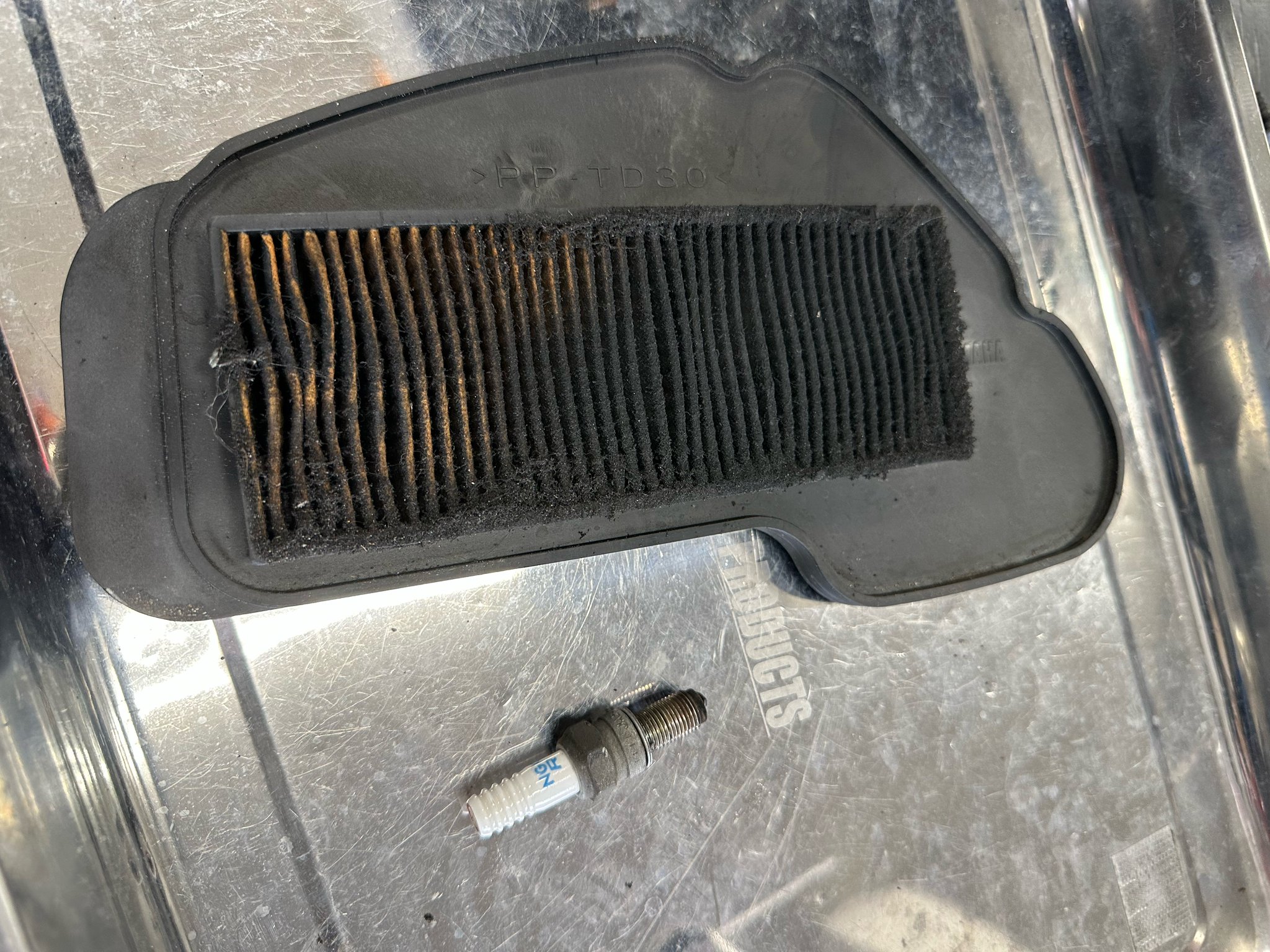 YSP小倉 on Twitter: "エンジン不調で入庫頂いたJOGです。 プラグの端子部の折損とエアフィルターの詰まりが 原因でした。 定期的なメンテナンスをおすすめします。 https ...