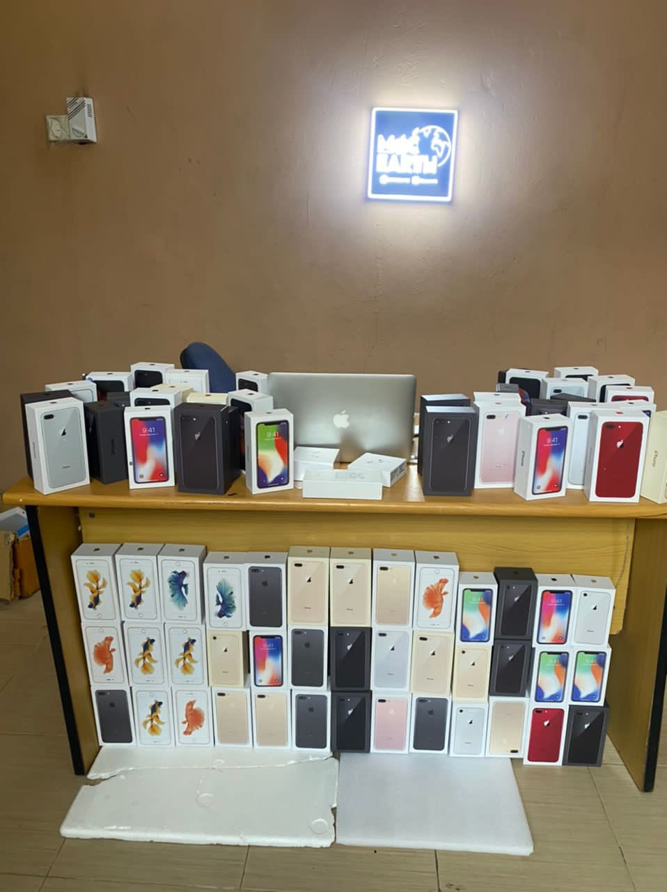 coby_cann08 on Twitter: "@gyaigyimii @JusticeGanz Contact for all types of iPhones .. https://t ...