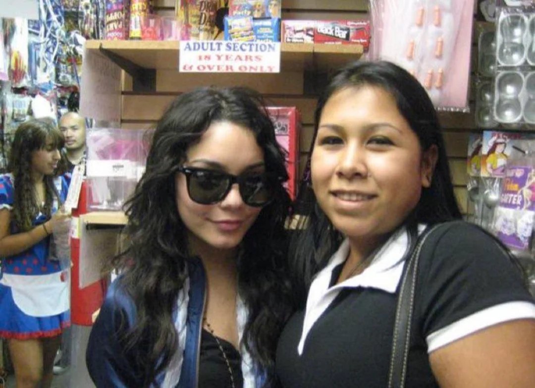 Kalina on Twitter: "@lohanisgod that reminds of that old photo where a fan asked them for a ...