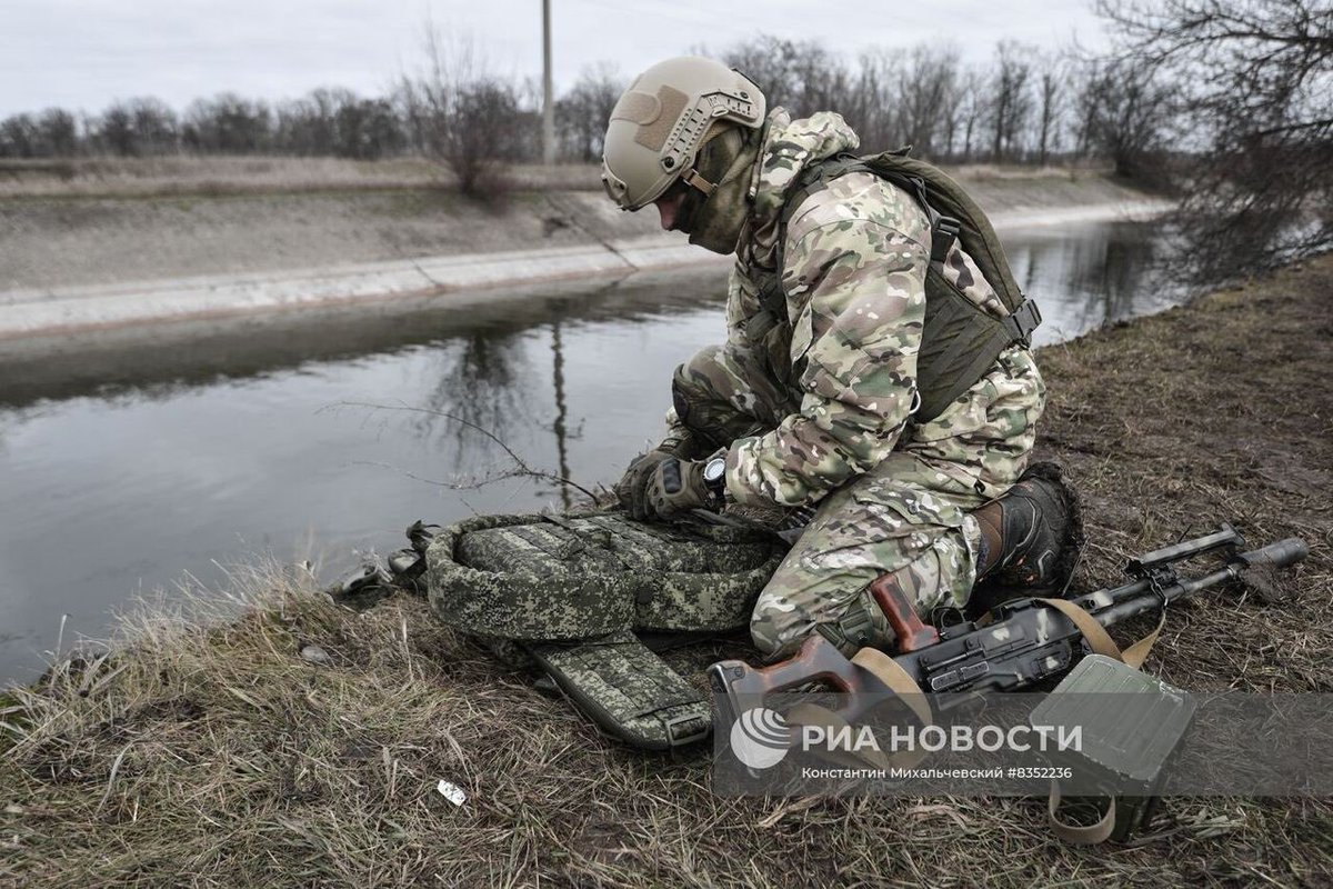 Rob Lee On Twitter Russian Vdv Machine Gunner With A Pkm Suppressor
