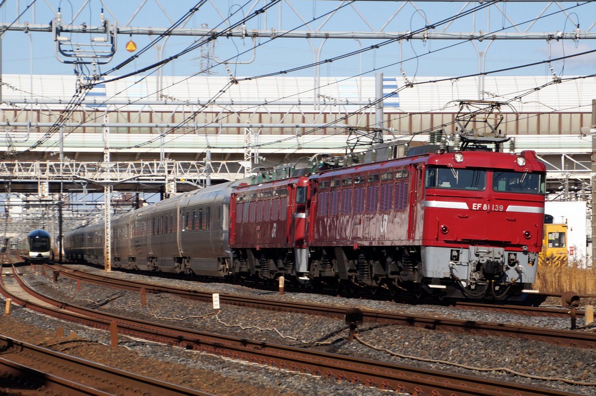 波鉄 on Twitter: "2023.1.10 EF81-139+EF81-98(無動)+E26系 カシオペア回送 東北線 四季島と離合して慌ただしいし😒 離合して棒こっち 赤フェイスに影 ...