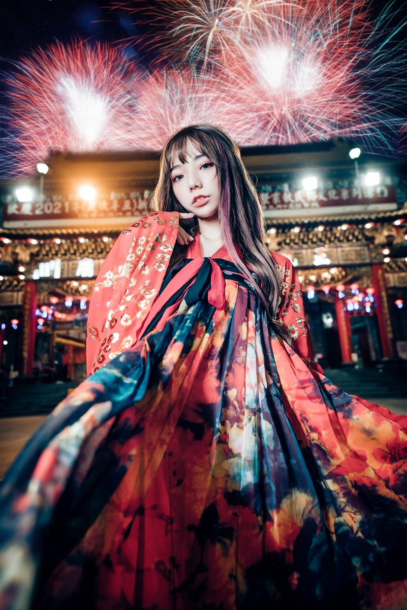 古色古香，這套服裝讓我的氣質UP 應該有吧？ 【啾啾所有社群跟周邊官網】https://t.co/VcMjs2nmUn 純慾女孩 啾啾 @chuchu05261314