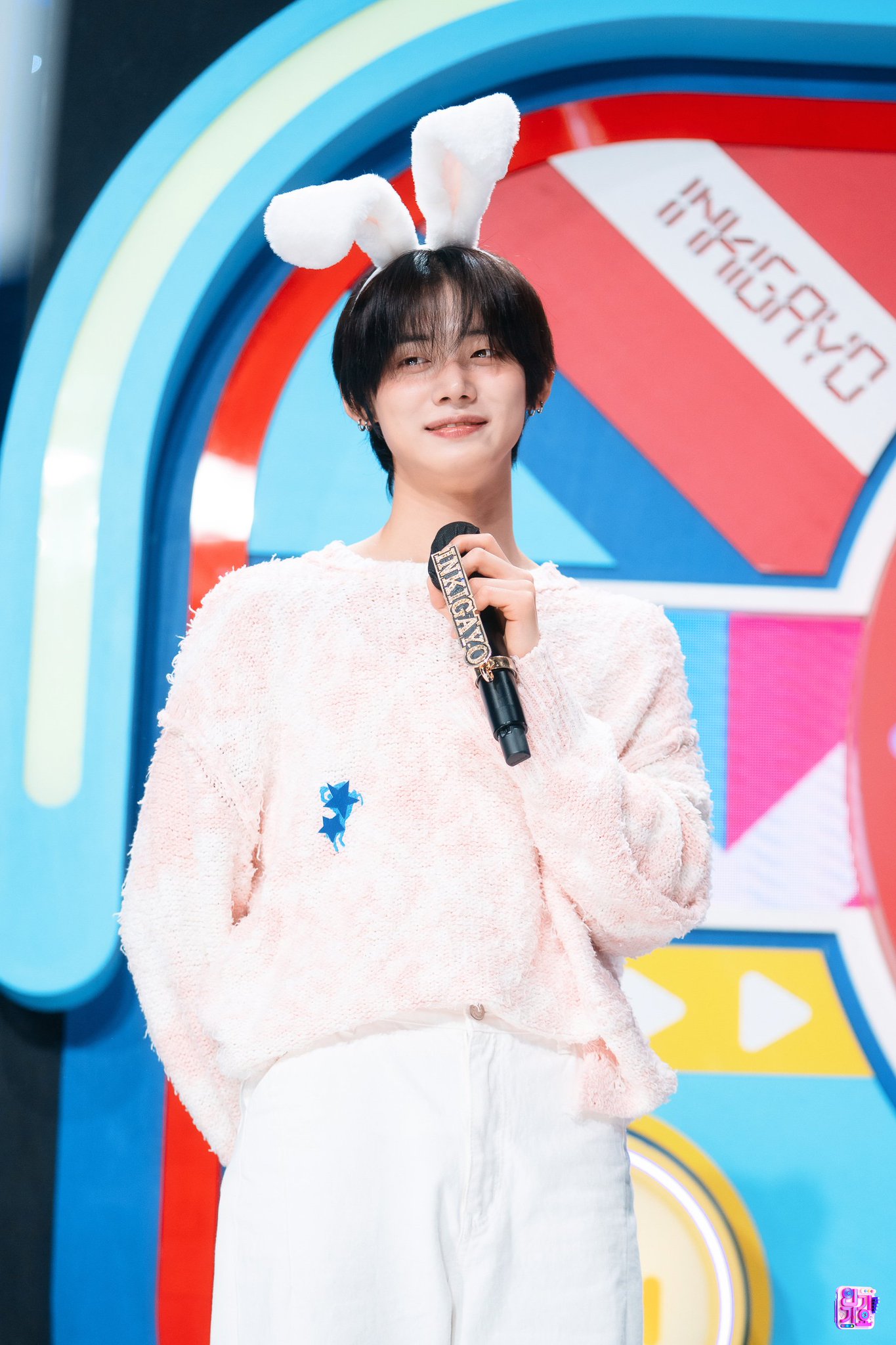 TXT INTERNATIONAL on Twitter: "(SBS INKIGAYO) BEHIND THE SCENES PHOTO SKETCH — #YEONJUN (14 ...