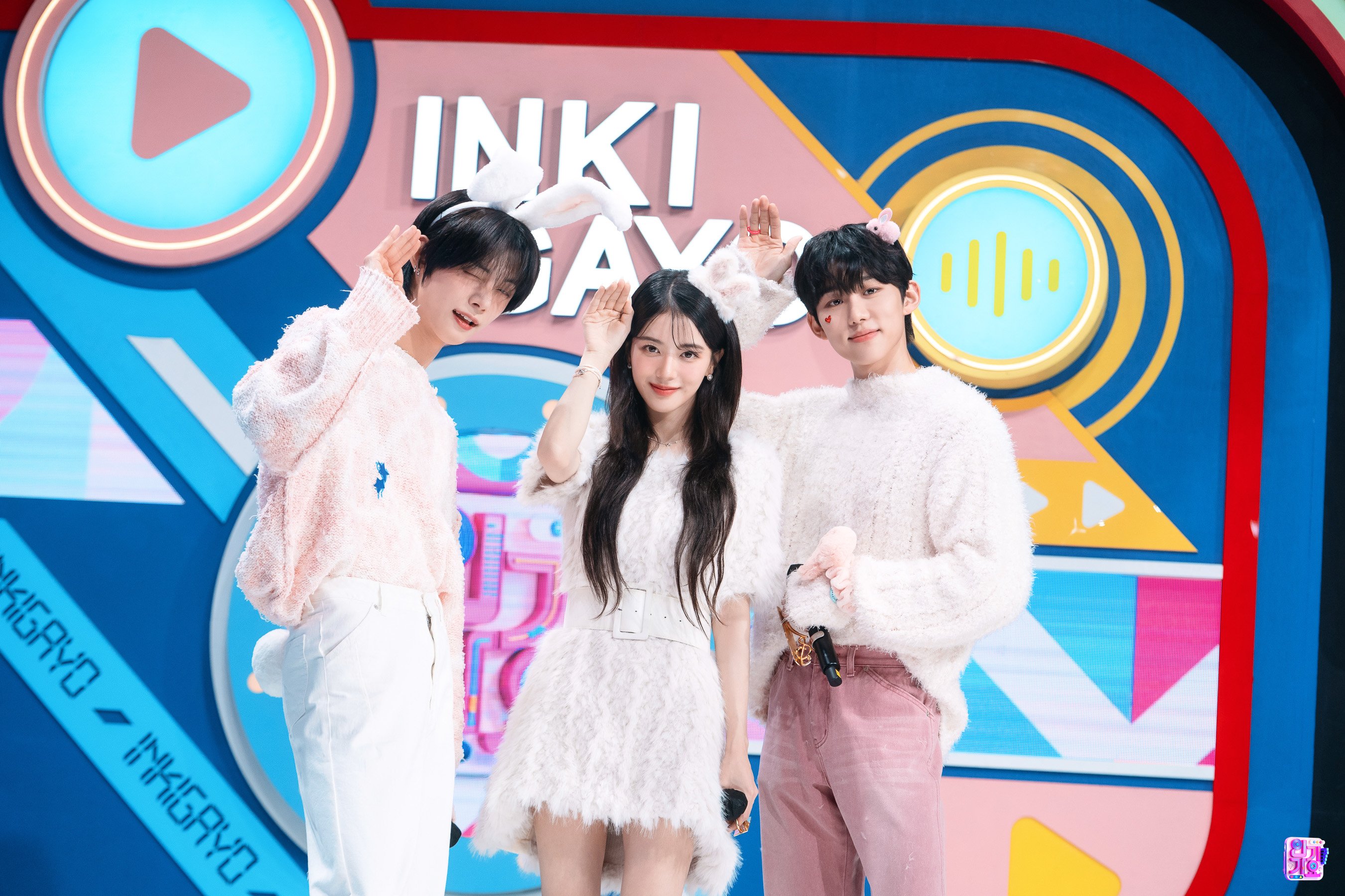 TXT INTERNATIONAL on Twitter: "(SBS INKIGAYO) BEHIND THE SCENES PHOTO SKETCH — #YEONJUN (14 ...