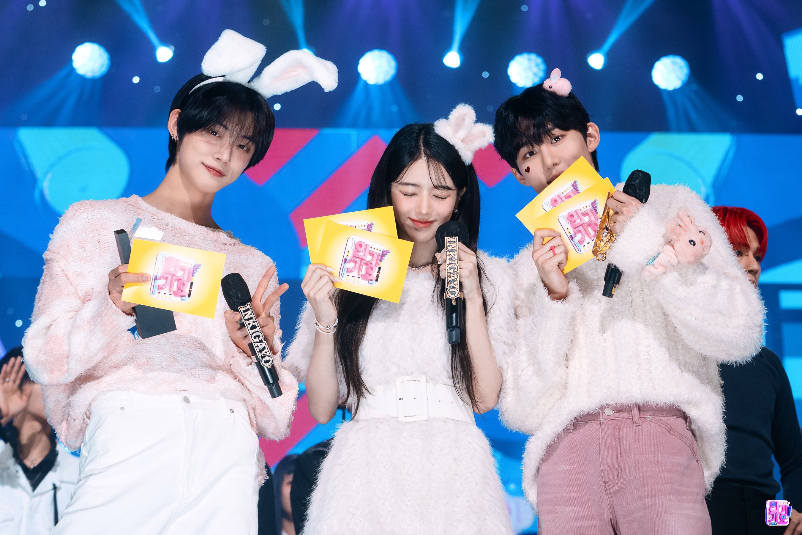 TXT INTERNATIONAL on Twitter: "(SBS INKIGAYO) BEHIND THE SCENES PHOTO SKETCH — #YEONJUN (14 ...