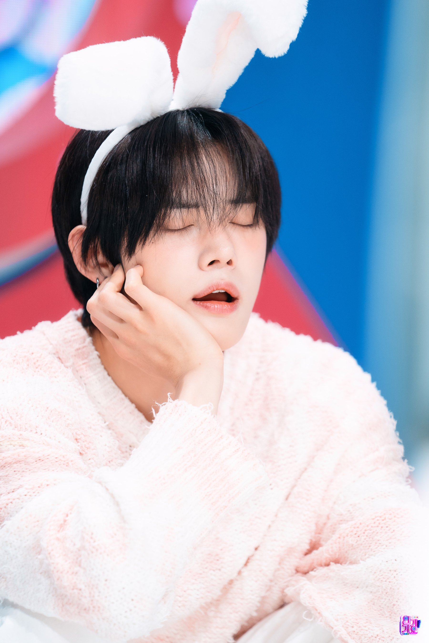 TXT INTERNATIONAL on Twitter: "(SBS INKIGAYO) BEHIND THE SCENES PHOTO SKETCH — #YEONJUN (14 ...