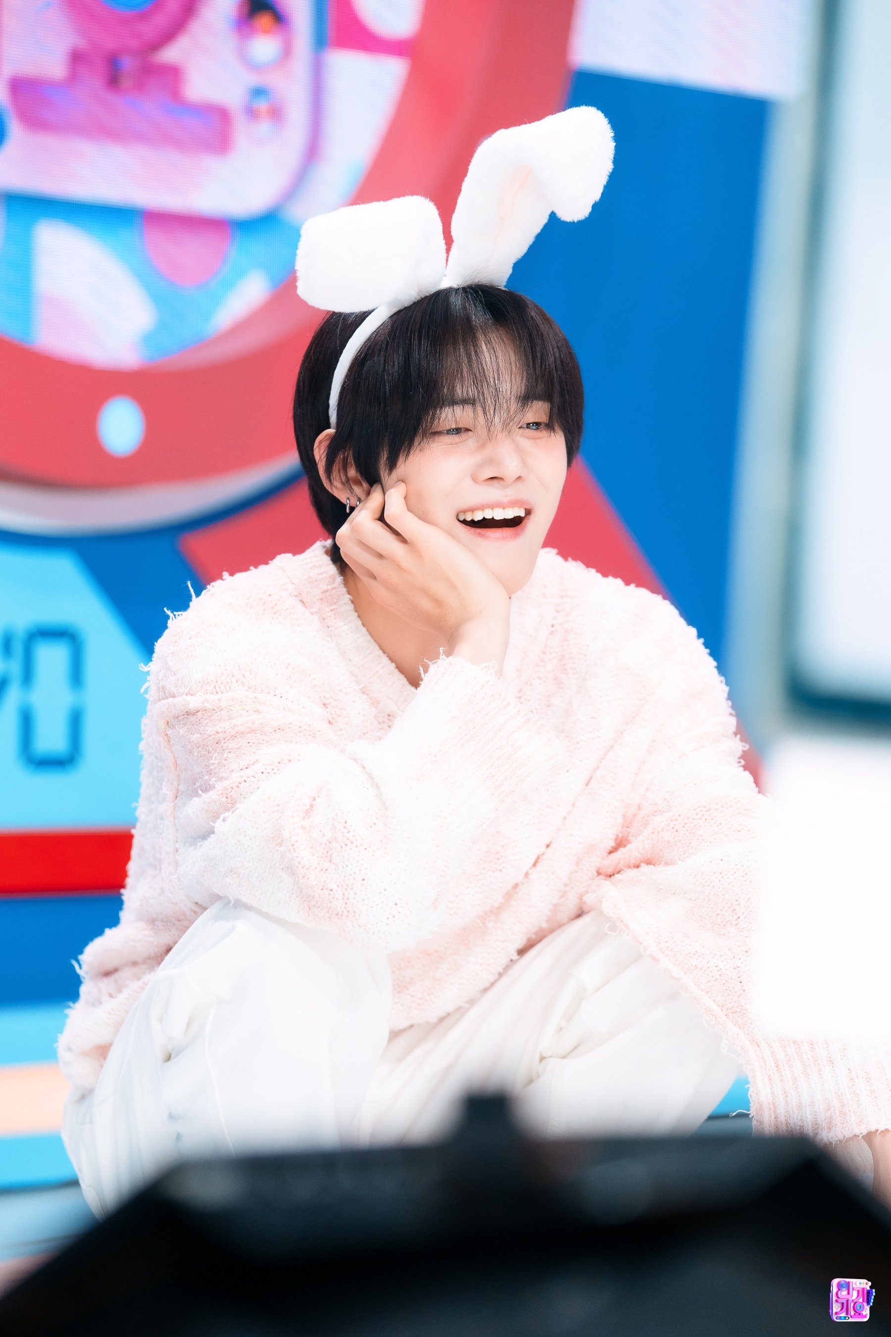 TXT INTERNATIONAL on Twitter: "(SBS INKIGAYO) BEHIND THE SCENES PHOTO SKETCH — #YEONJUN (14 ...