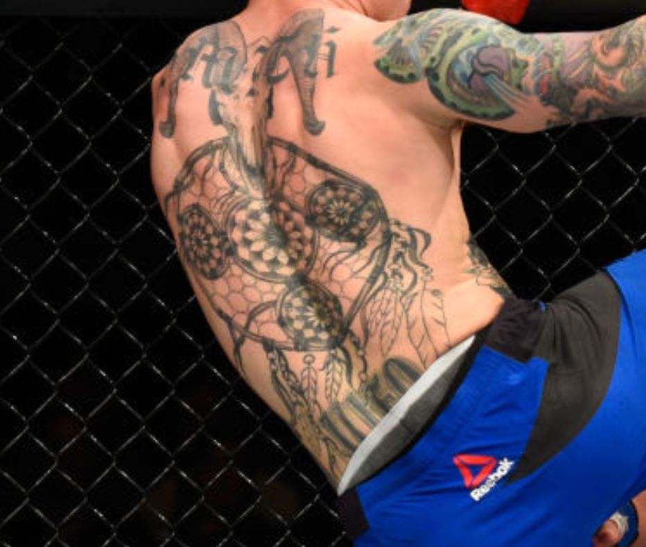 Dovy🔌 on Twitter: "anthony smith literally has every style of tattoo."