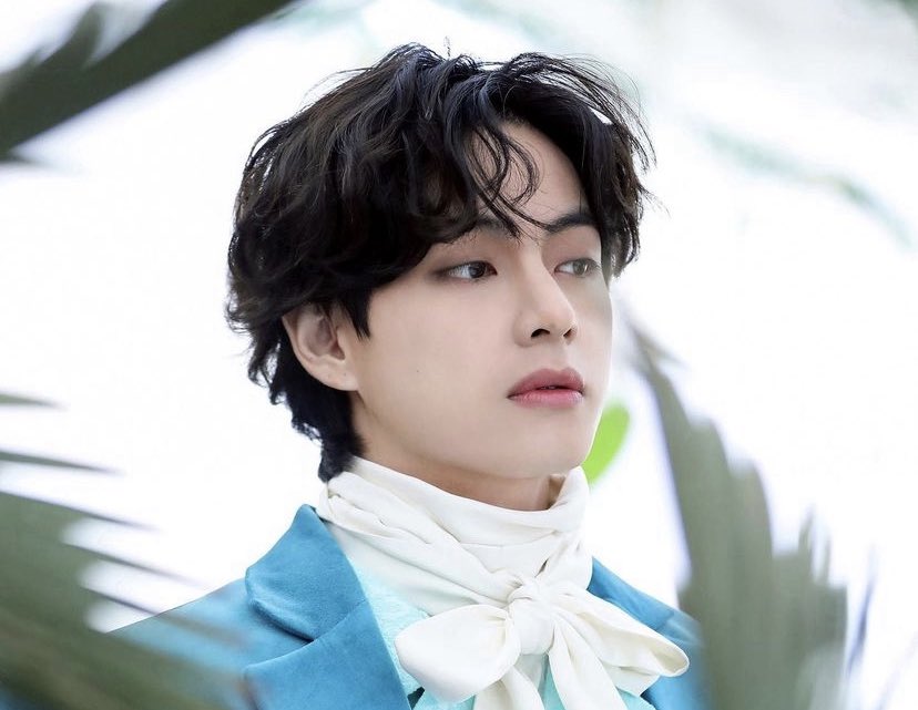 KPOPINA on Twitter: "تأكيد مشاركة ڤي من BTS في الجزء الجديد من سلسلة برامج "Youn's Kitchen" على ...