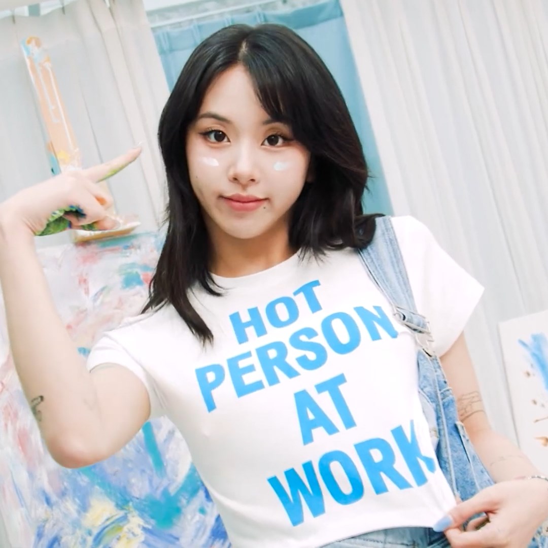 bella on Twitter: "RT @godmitzu: Chaeyoung pointing at herself with the "HOT PERSON AT WORK ...