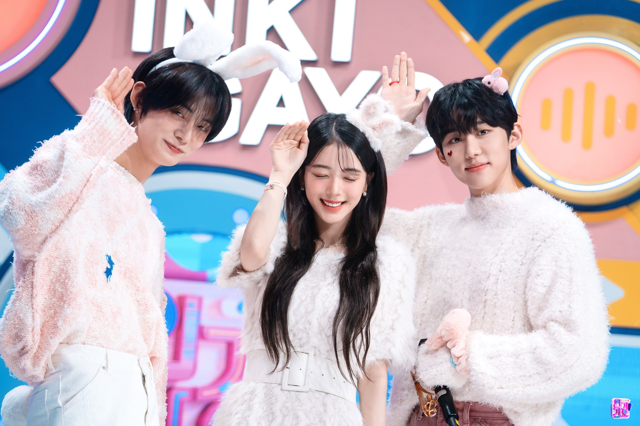 TXT INTERNATIONAL on Twitter: "(SBS INKIGAYO) BEHIND THE SCENES PHOTO SKETCH — #YEONJUN (14 ...