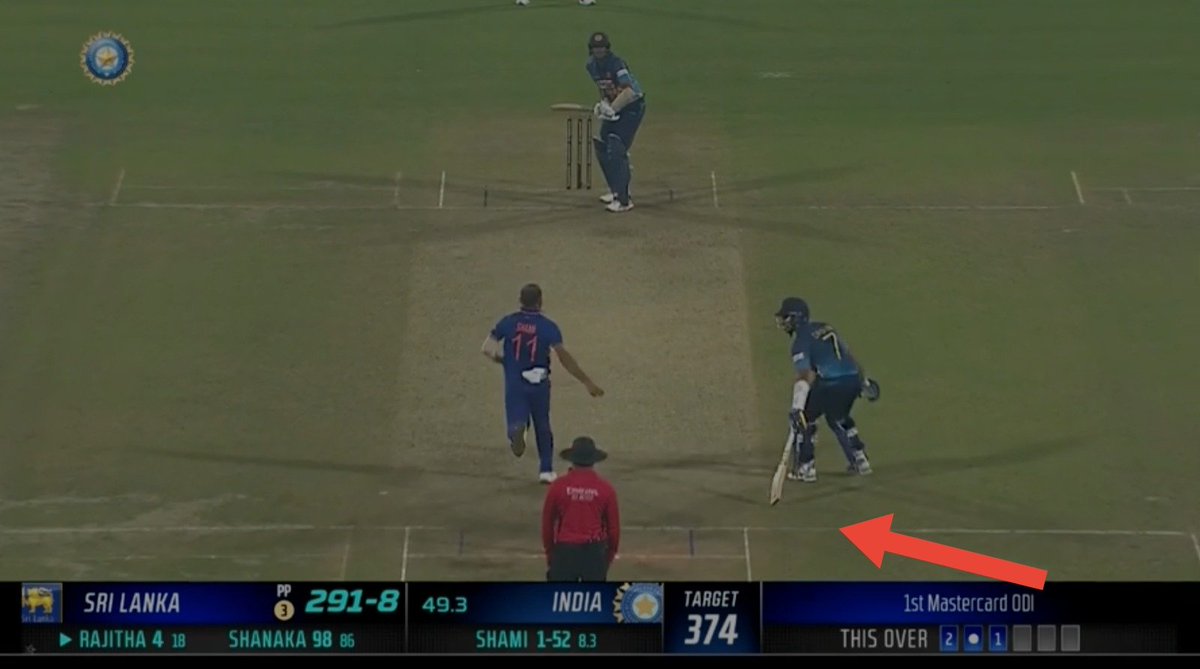 ∆nkit🏏 on Twitter: "Shanka was taking unfair advantage by stealing few inches so that he can get ...