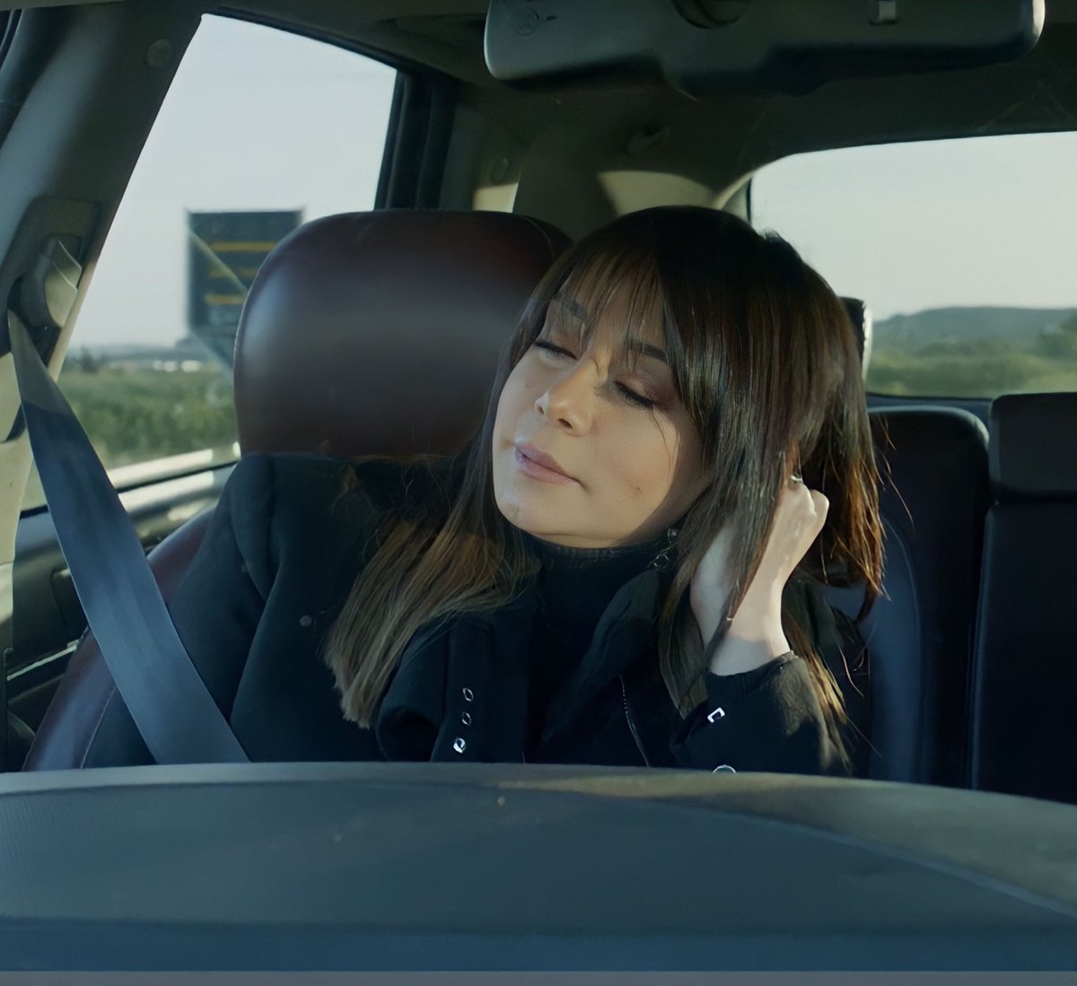 ميم 🤍💫 on Twitter: "A thread of Sarab being a tiny baby🐥🤏 🥹 #مسافة_امان #كاريس_بشار"