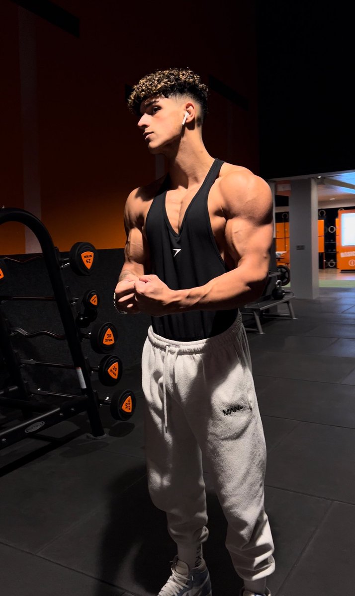 Alphagodsepanta On Twitter Bulging Biceps Bigger Than Your Head