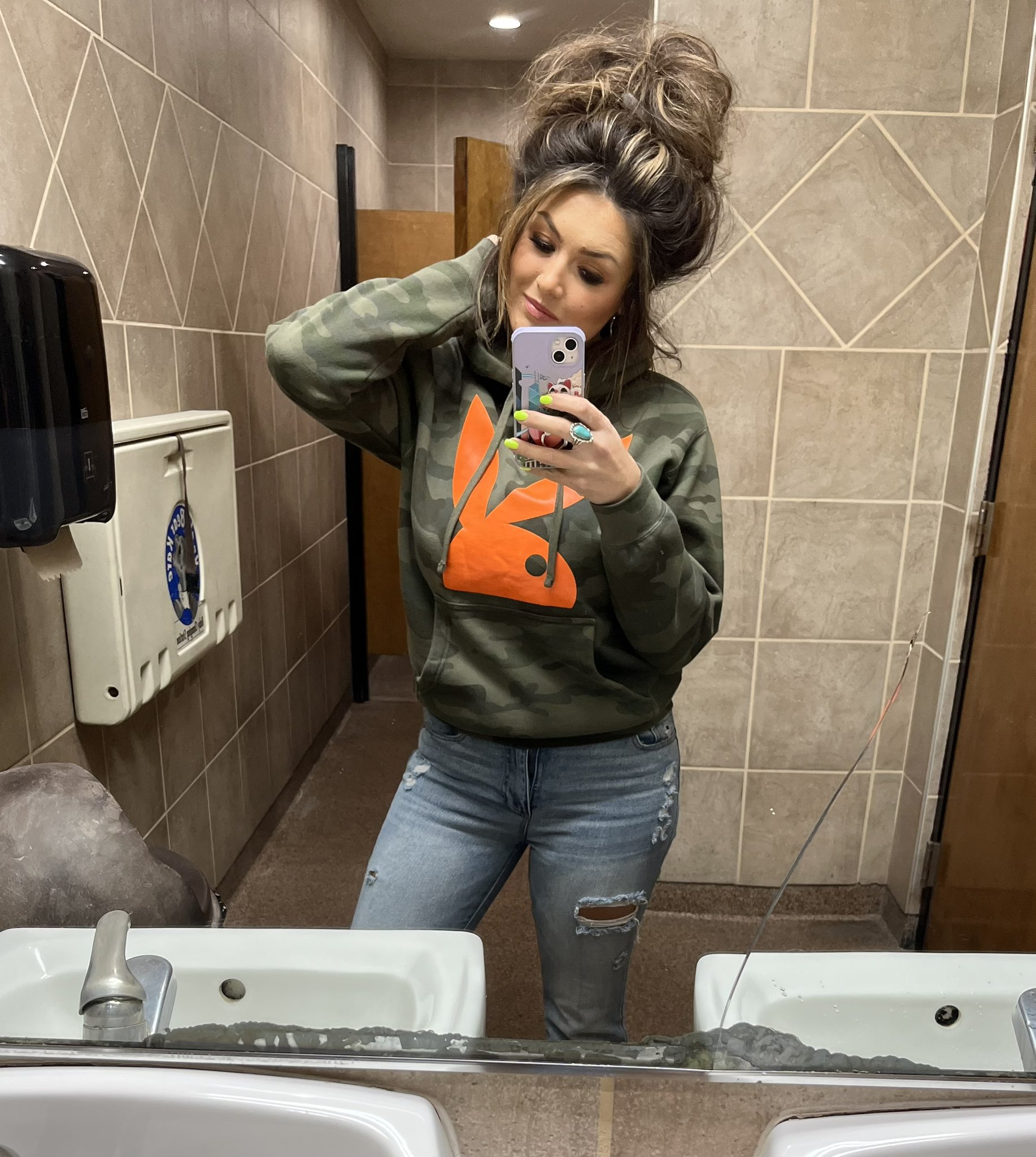 TW Pornstars - 1 pic. Fmottrn. Twitter. It’s cold outside 🥶. 6:18 PM ...