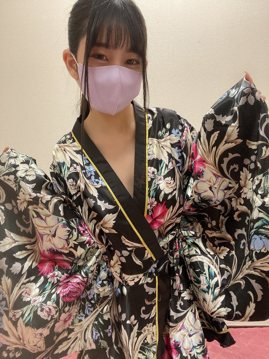 Yui on Twitter: "Ohayo (Good morning)🥰How do you like my kimono?😘"