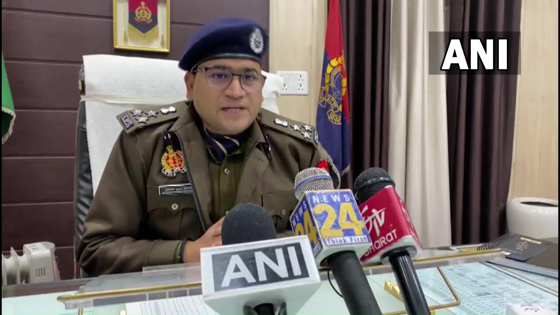 ANI UP/Uttarakhand on Twitter: "UP | In a viral video, 14 people were seen riding 3 bikes - 6 on ...