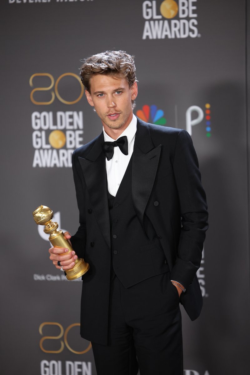Oh to be a Golden Globe in the hand of Austin Butler. #GoldenGlobes # ...