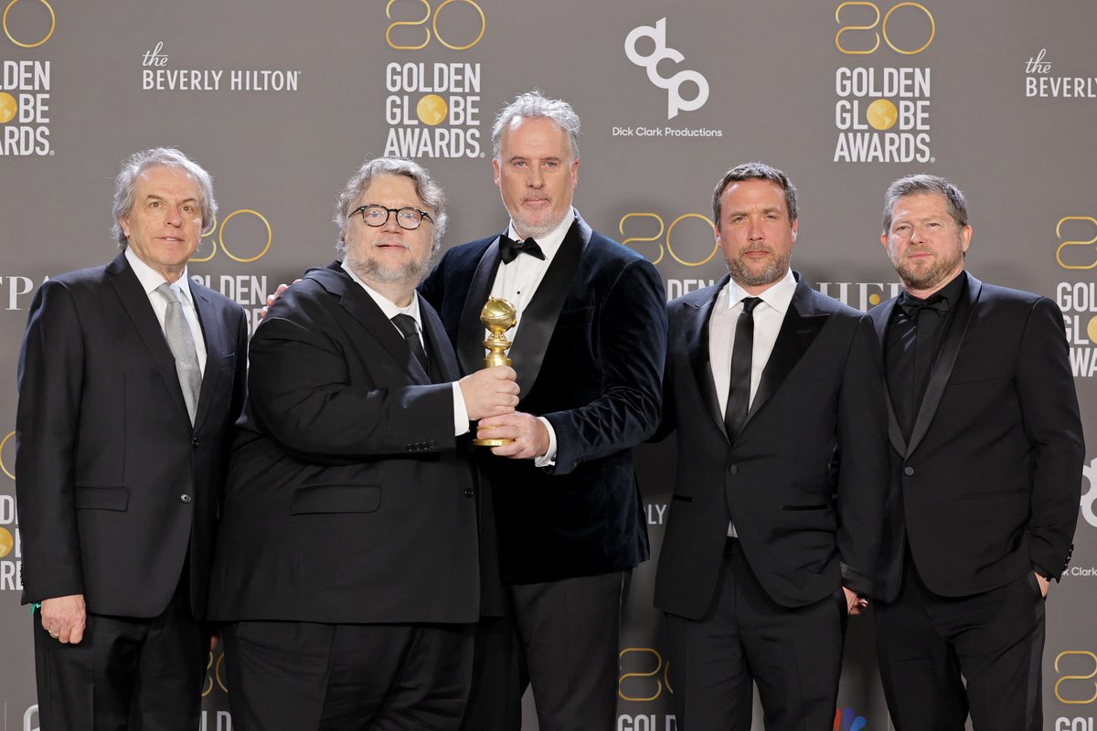¡Porque es mexicano! 🇲🇽 Guillermo del Toro posa junto con Gary Ungar ...