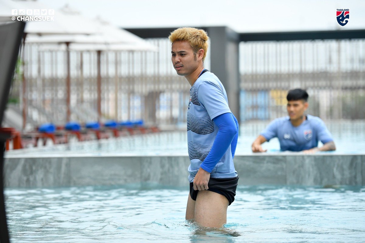 Changsuek on Twitter: "#ChangsuekUpdate นักเตะช้างศึก 🇹🇭 เข้าโปรแกรมฟื้นฟูสภาพร่างกายภายในโรงแรม ...