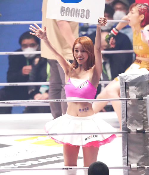 Hinano RIZINガール on Twitter: "新成人でもないいい大人が成人式の会場で主役より派手に目立ってるとこもミット打ちするとこもみっともなさすぎると、わらわは思う🥰 ...