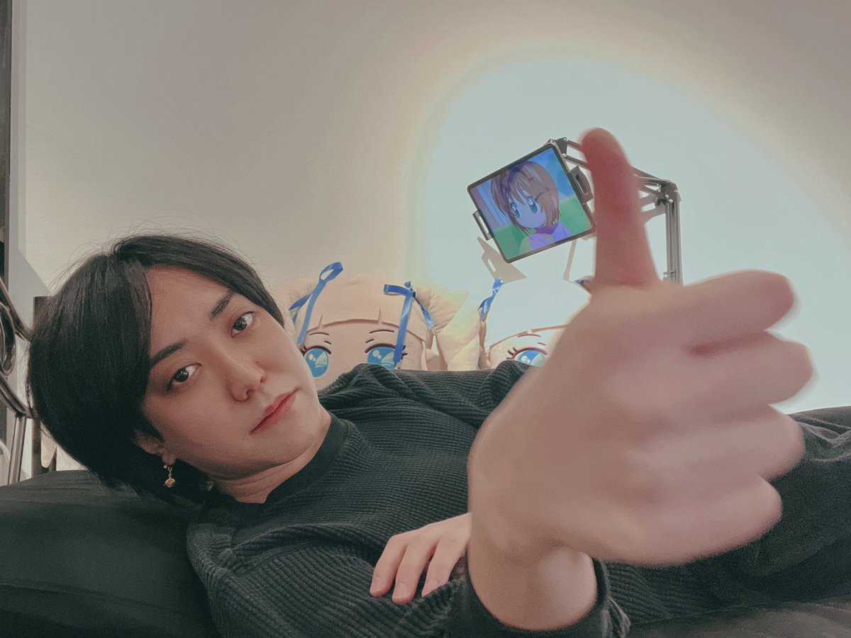 yude on Twitter: "RT @nyalra: モニターアームを購入し、一日中寝転がってさくらﾀｿを眺めるだけの生活へと突入……"