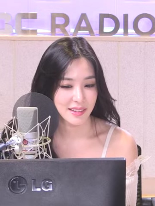 sonia on Twitter: "SNSD Tiffany 💗💗 Roxie from Chicago musical & Rachel from Reborn rich drama on ...