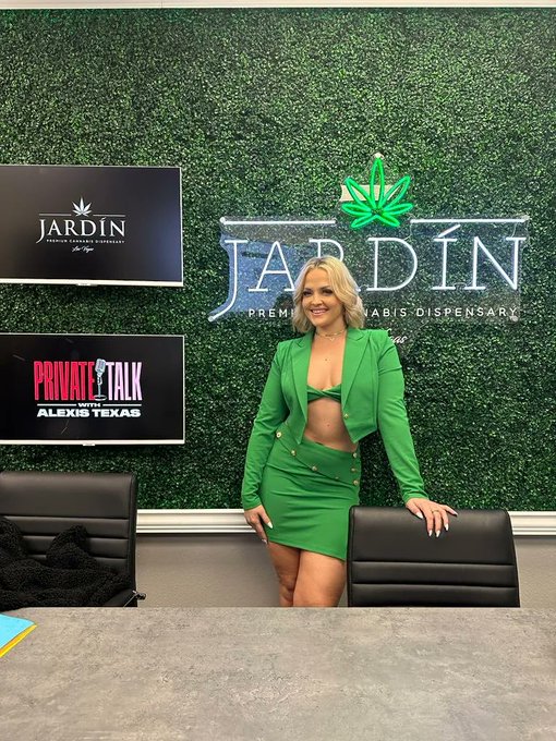 TW Pornstars - Alexis. Pictures and videos from Twitter. Page 17