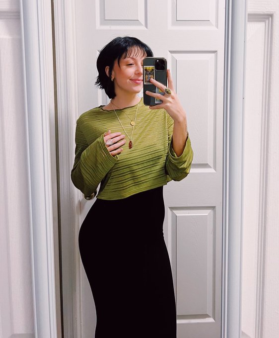 TW Pornstars - Liz. Pictures and videos from Twitter.