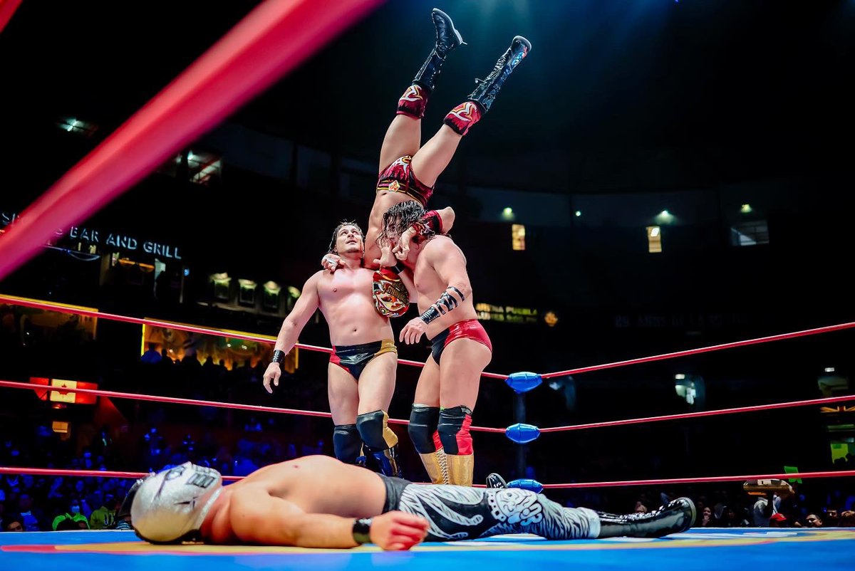 Lucha Libre CMLL on Twitter: "Los Ingobernables (Ángel de Oro y Niebla Roja) se llevaron la ...