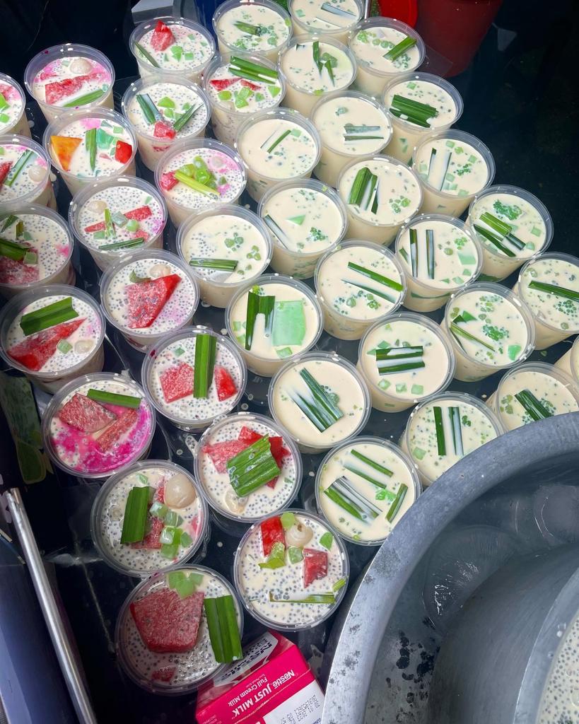 Visit Johor🏄🏻‍♂️ on Twitter: "Dah pedas2 tu pekena pulak dessert OMB macam Ais Kepal Milo, Buko ...