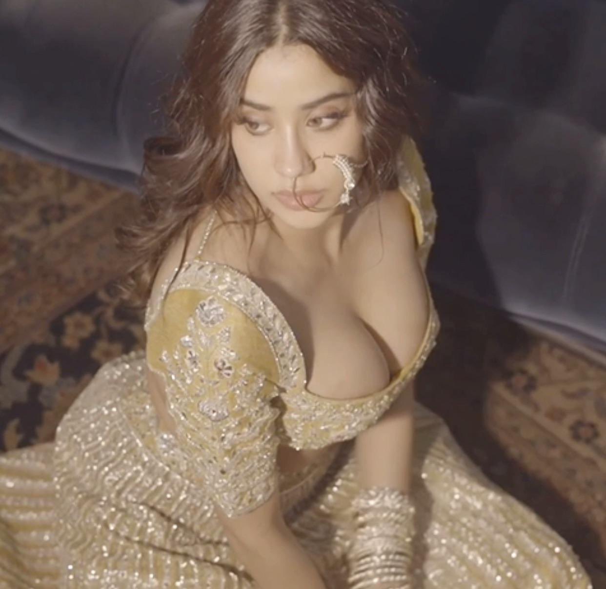 Actress Maniac 💋 on Twitter: "Janhvi 🥵😈 https://t.co/EocxLwrek6" / Twitter