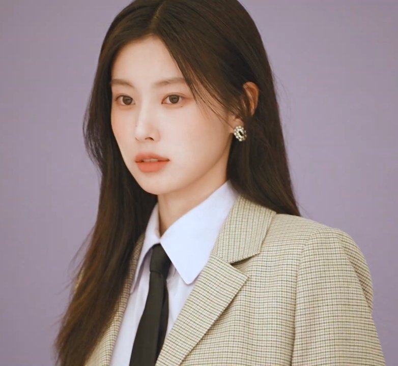 hyewon pics ☁️ on Twitter: "yes, she is hyewon"