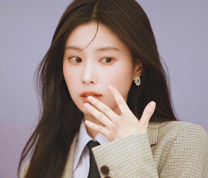 hyewon pics ☁️ on Twitter: "yes, she is hyewon"