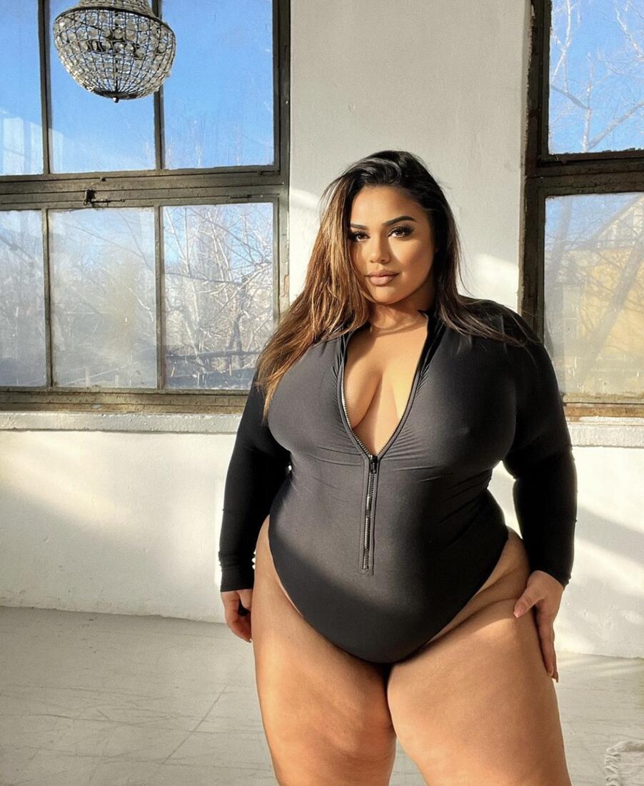 Curvage Curvy Women on Twitter: "Post in Diana Sirokai https://bit.ly/3vXrzzC #Curvage #Curvy # ...