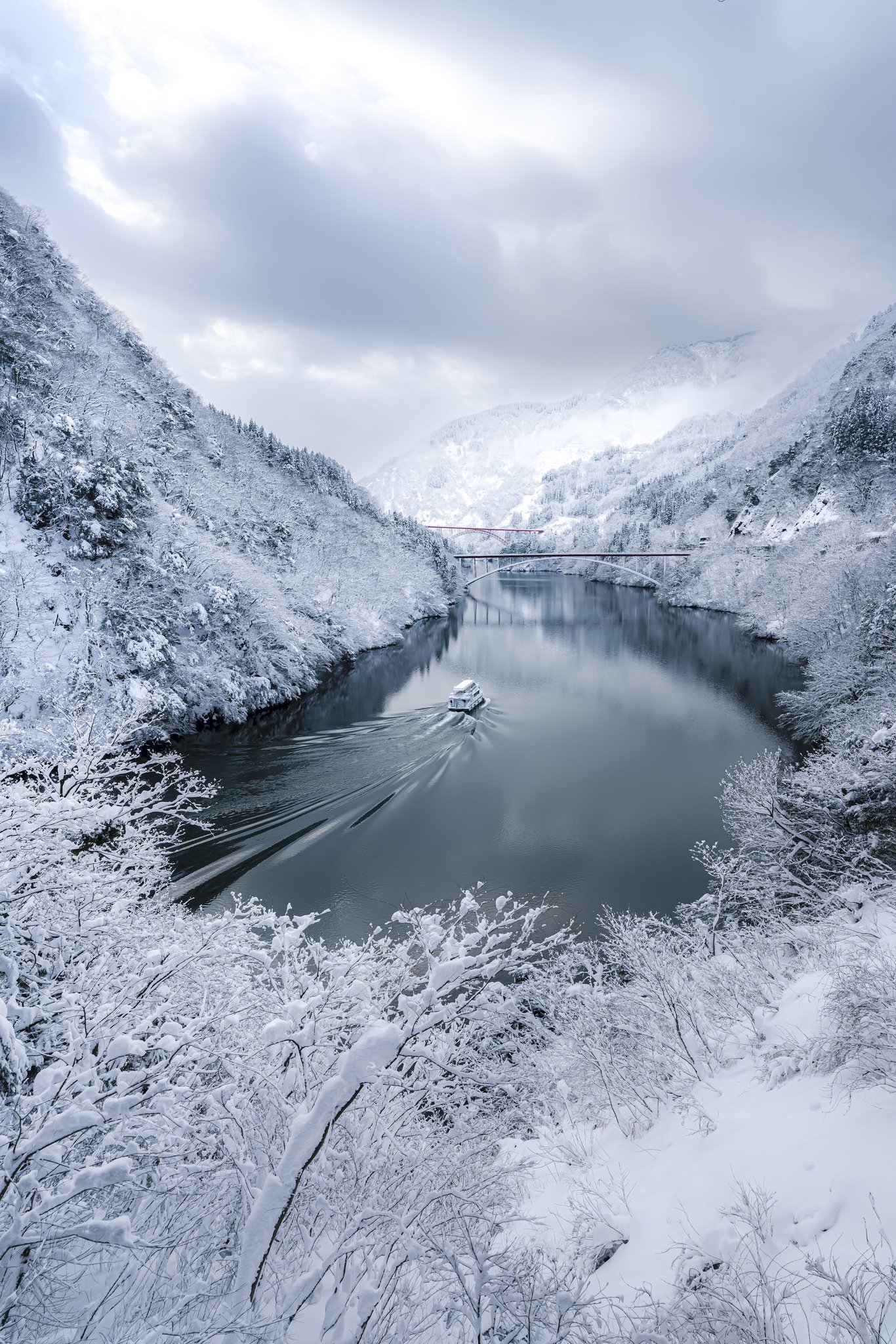 bee on Twitter: "銀世界をいく遊覧船が美しい。 https://t.co/6amlIdJ39c" / Twitter