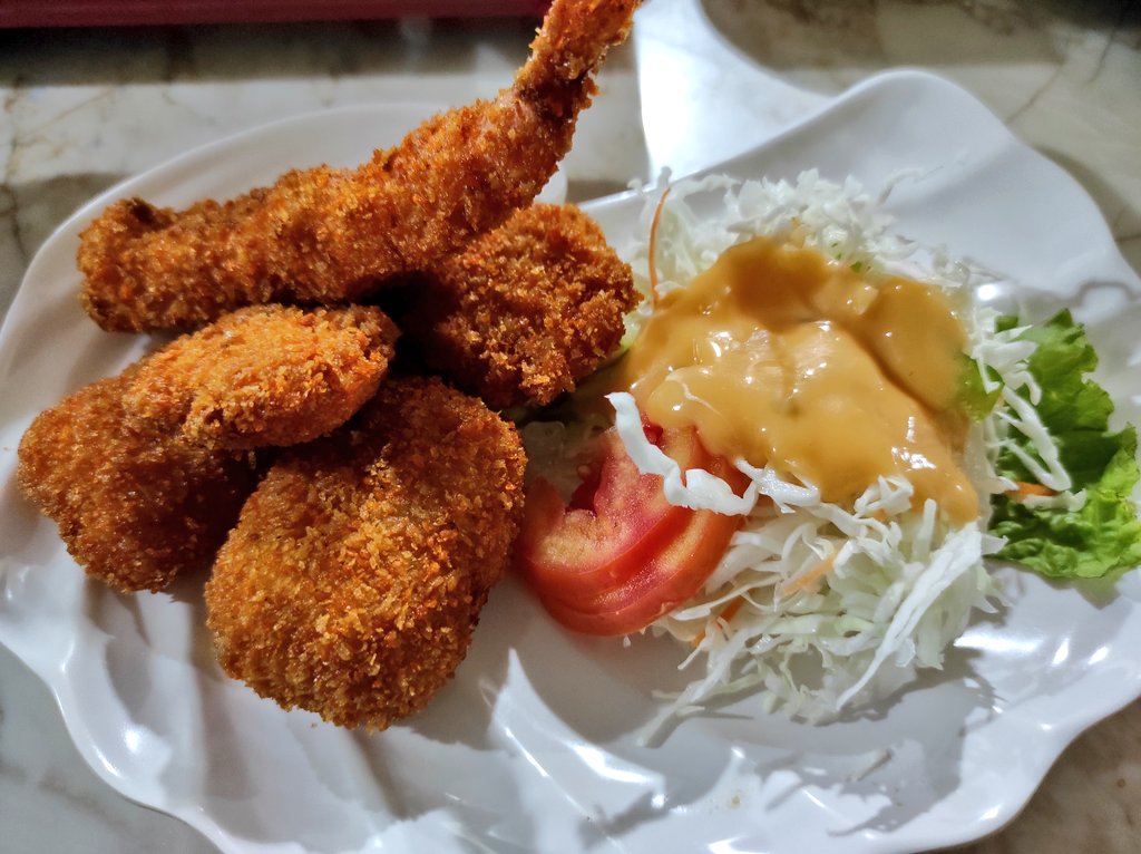 Diajakin temen makan di Take Japanese Restaurant di Pamulang. Dari ...
