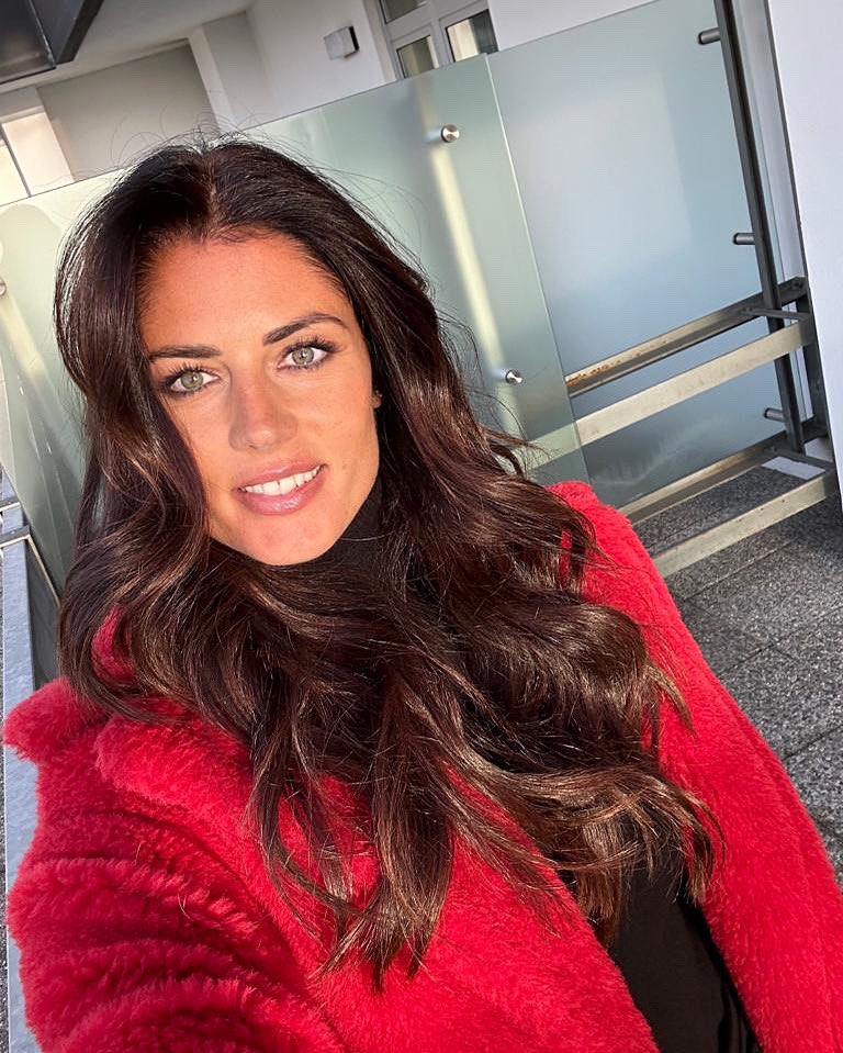 Daniela Ferolla On Twitter Su E Giù Per Litalia Ma Il Tempo Per Farvi Un Saluto Cè Sempre 😄😘