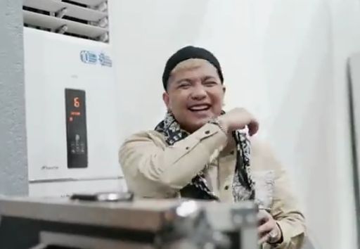 Lala on Twitter: "Happy Yan @EasyMoneyBadger .. Yung tawa mo na halos hndi na Makita Yung mata 😆 ...