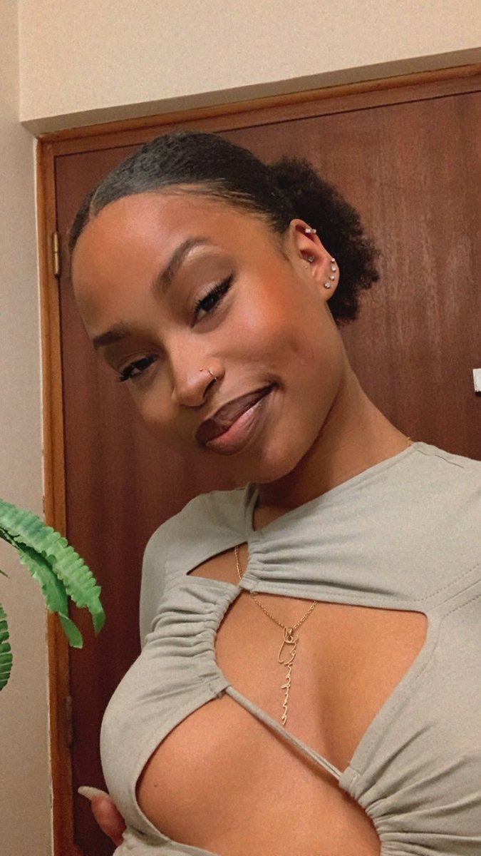 STALLION🌒 on Twitter: "hum t’es trop belle meuf"