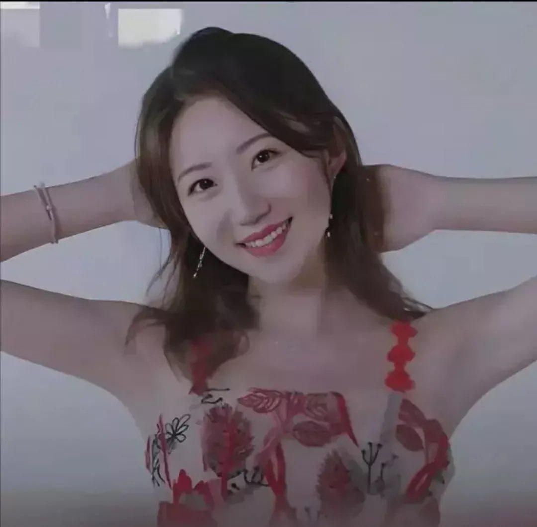 熊万里 Wanli Xiong on Twitter: "警花张津瑜聊天截屏中的吴总，为何就一定是商人？而不是总监、总检、总警督？此人是谁？外界至今未知😄 #只摆事实不讲道理"