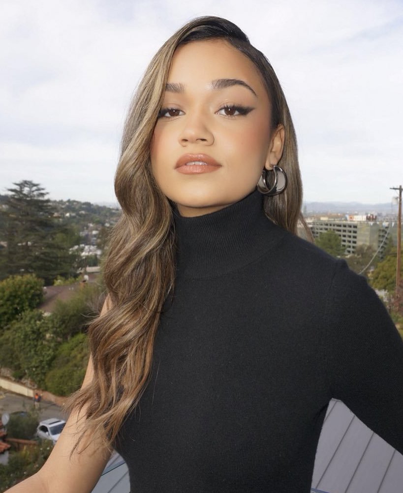 Madison Bailey e Madelyn Cline para o dia de imprensa da 3ª temporada ...