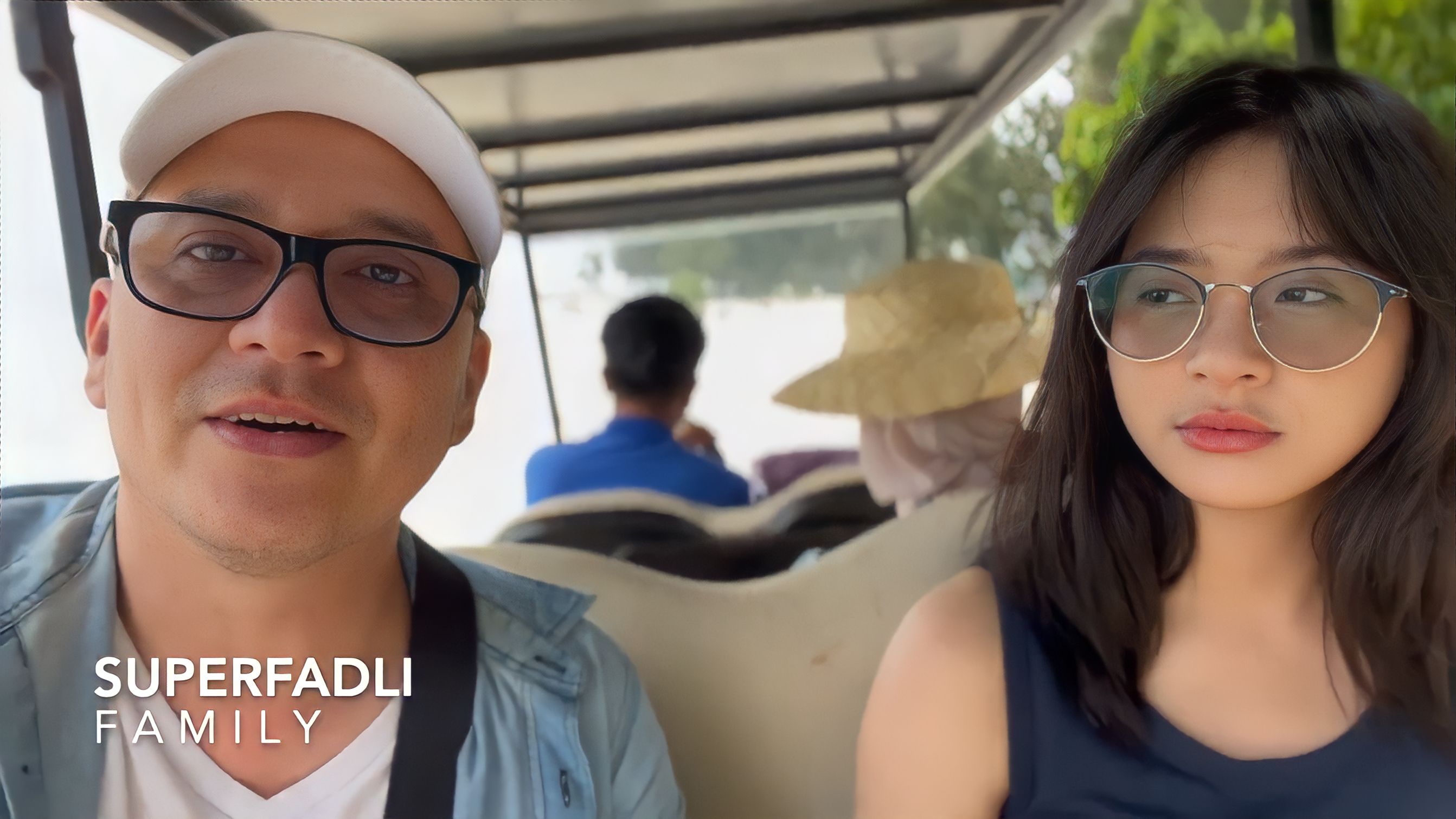 ɪʸᵃⁿ•ᵗᵐ 🇯🇵 🧭🌊 on Twitter: "Azizi Asadel on Vacation 1|9 https://t.co/z7ldS9ebry" / Twitter