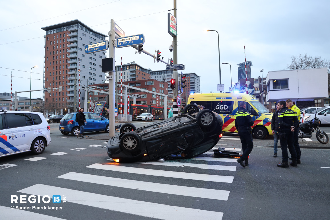 Regio15.nl on Twitter: "Verkeersdrukte rond #Neherkade kreeg zojuist een 'boost'; auto over de ...