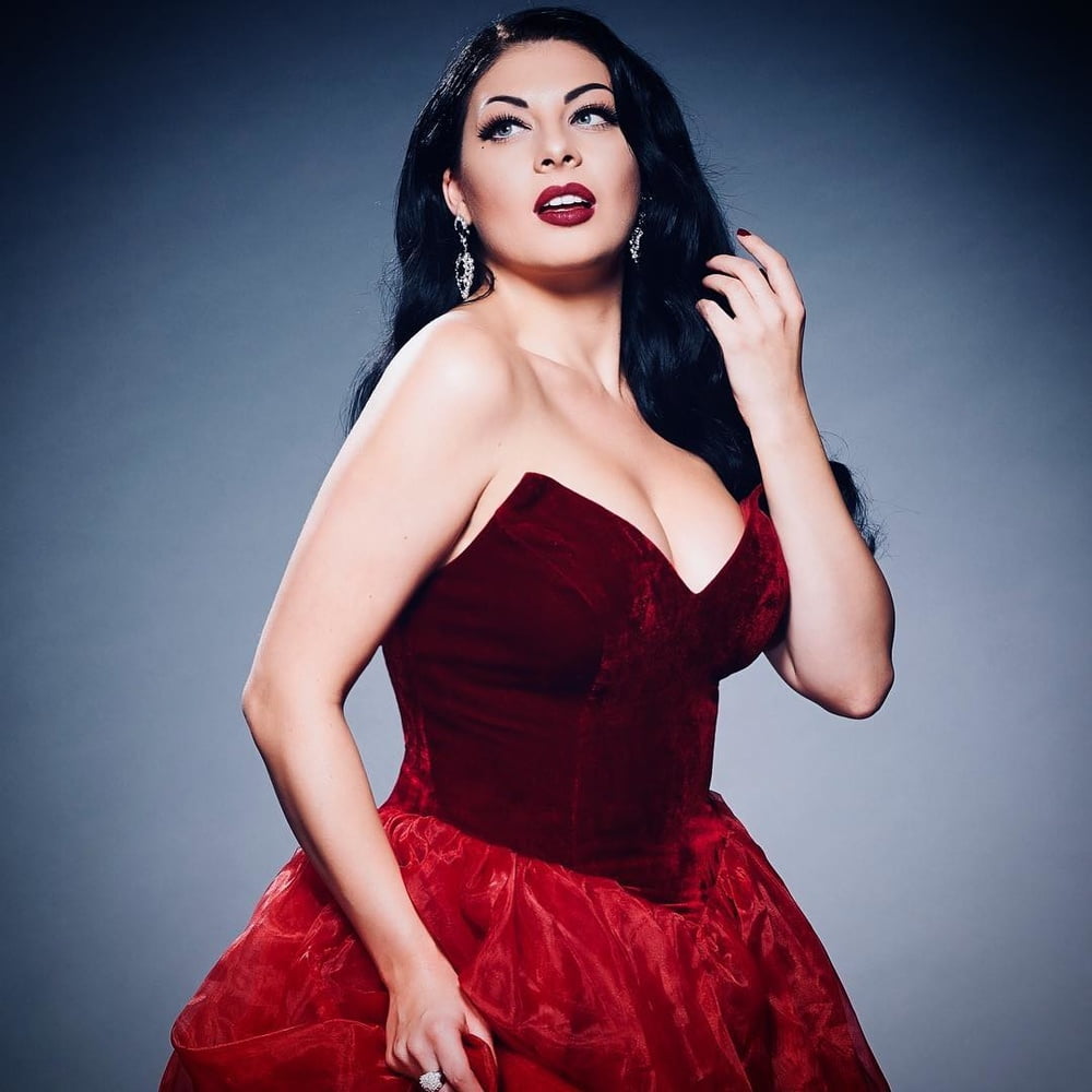 Zoe's feather boa 18K on Twitter: "Lucy Kay"